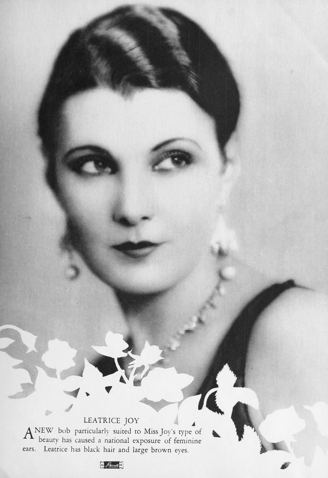 Bold 1920s makeup: How to get that expressive & dramatic flapper makeup ...