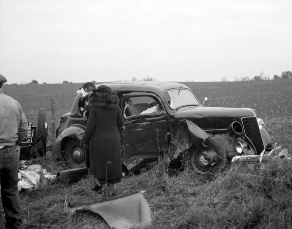 See 35 vintage car wrecks from the days before seat belts & airbags ...