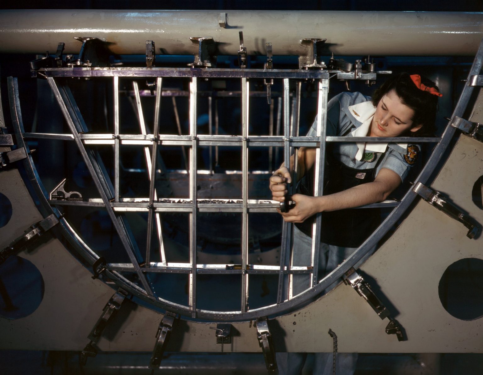 See 50 real-life Rosie the Riveters & other women war workers from WWII ...