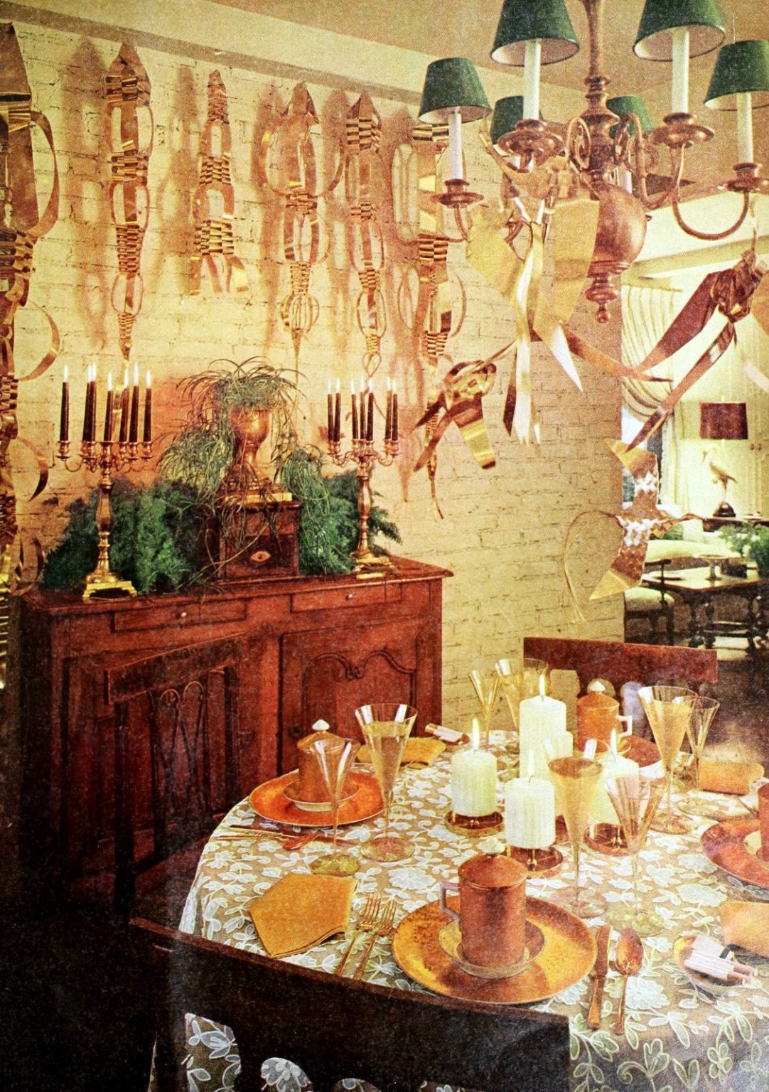 Festive Christmas table settings: Ideas for holiday tables with retro ...