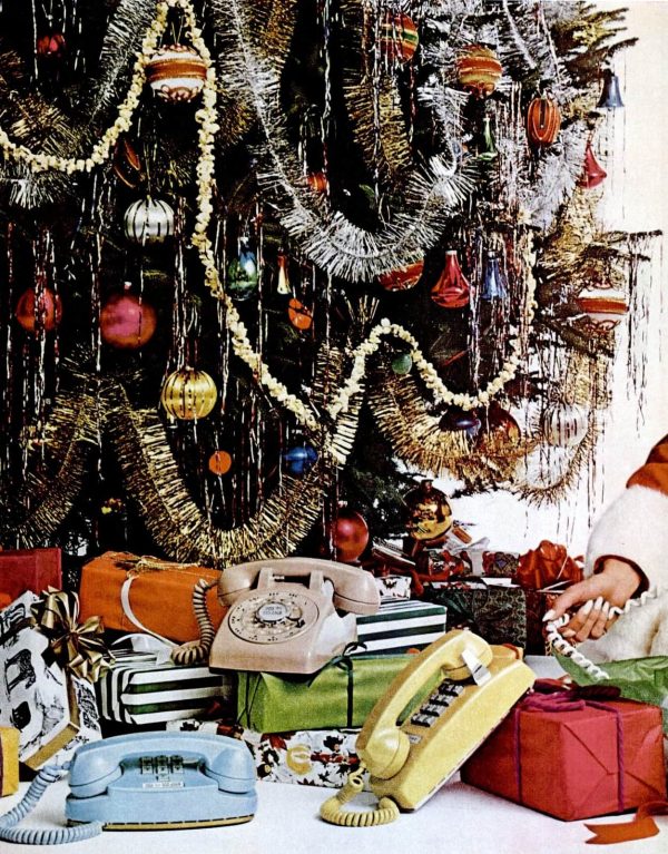 Vintage 1950s dial & touch-tone phones came in lots of decorator colors ...