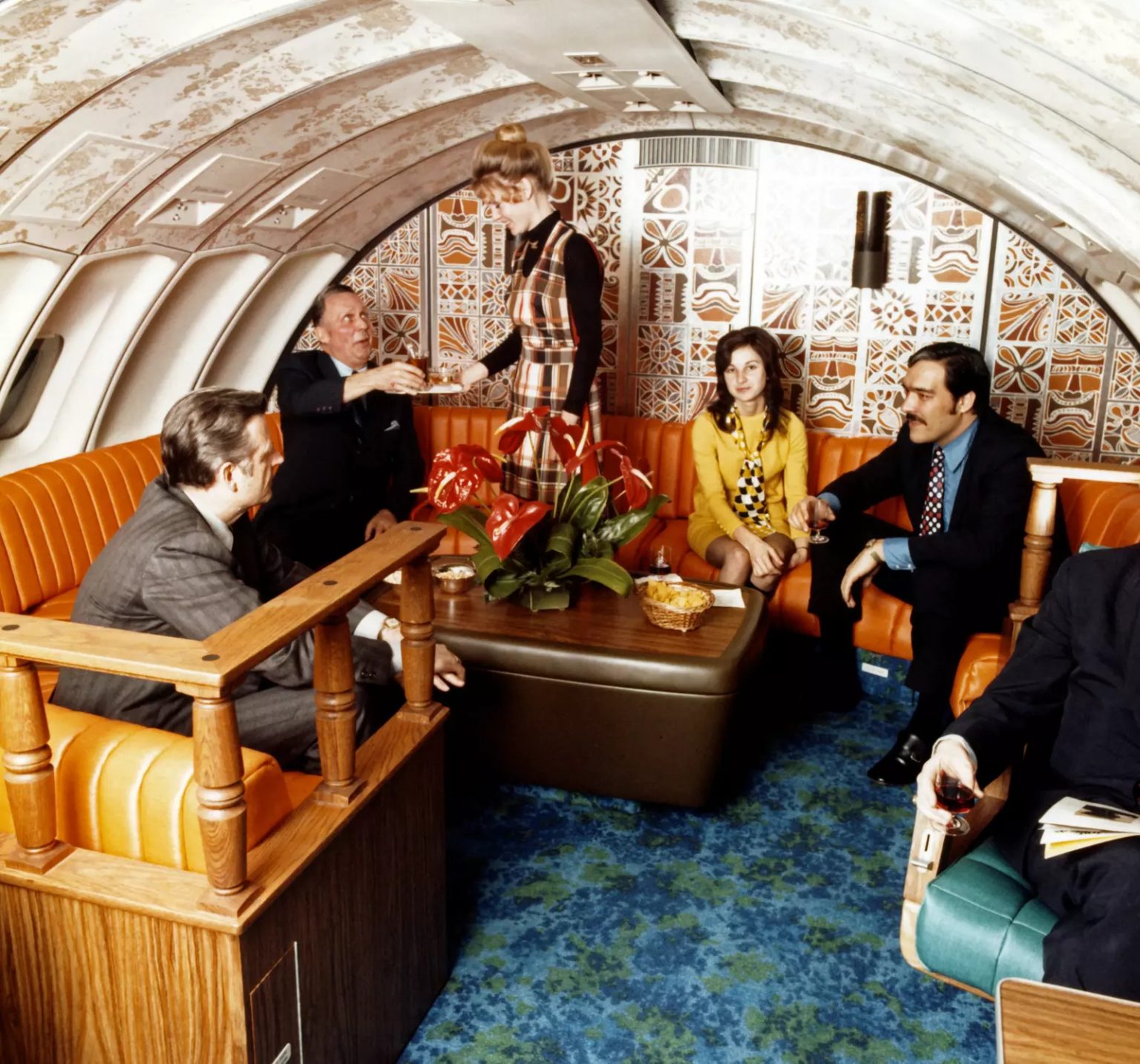 See what first class flights were like from the 1950s to the 1980s ...