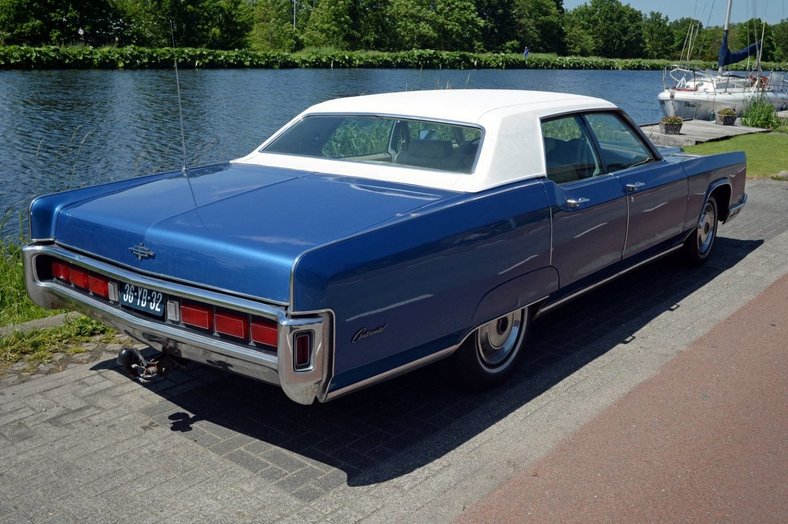 20 classic Lincoln Continental cars from the '70s - including an old ad ...