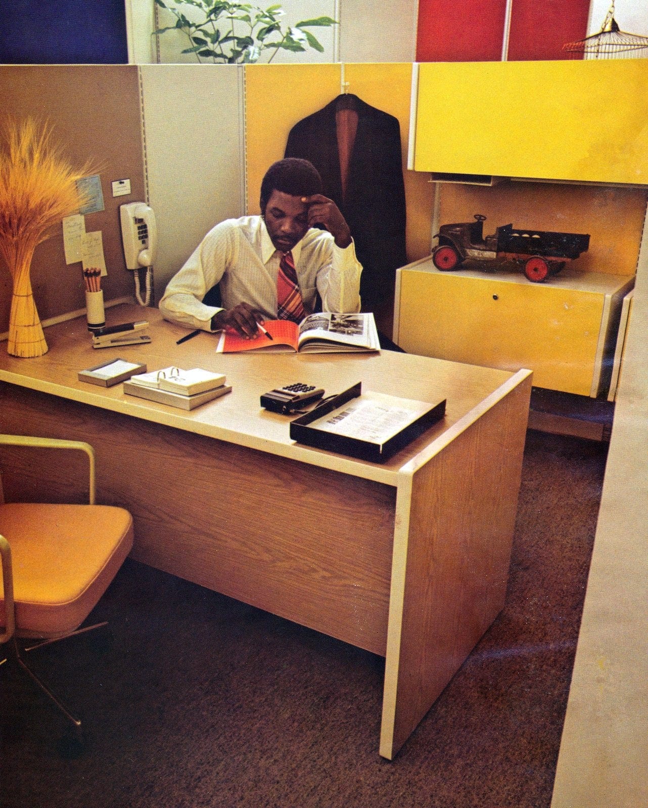 The bold office cubicle concept was a game-changer for 1970s workplaces ...