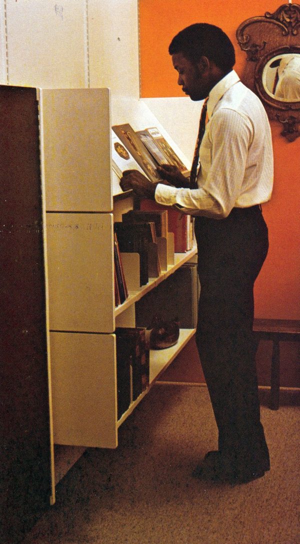 The bold office cubicle concept was a game-changer for 1970s workplaces ...