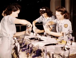 See 50 real-life Rosie the Riveters & other women war workers from WWII ...