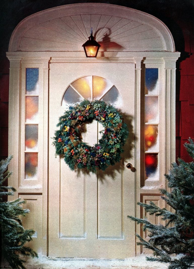 35 Christmas door decoration ideas & wreaths so you can celebrate the ...