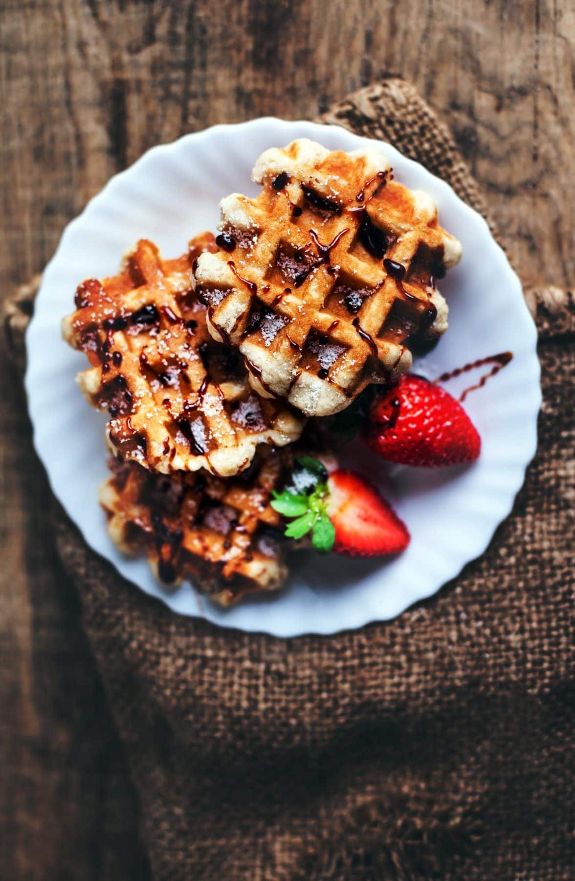 10 ways to make old-fashioned waffles (1939) - Click Americana