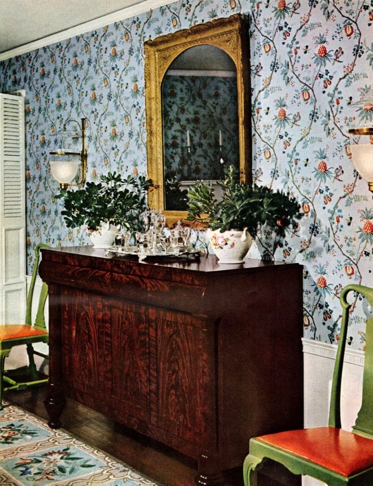 See luxe vintage dining room decor that gracefully paired antiques with ...