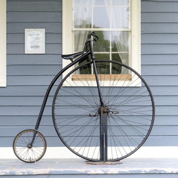 That big front wheel bike: See why the penny farthing high wheel bike ...