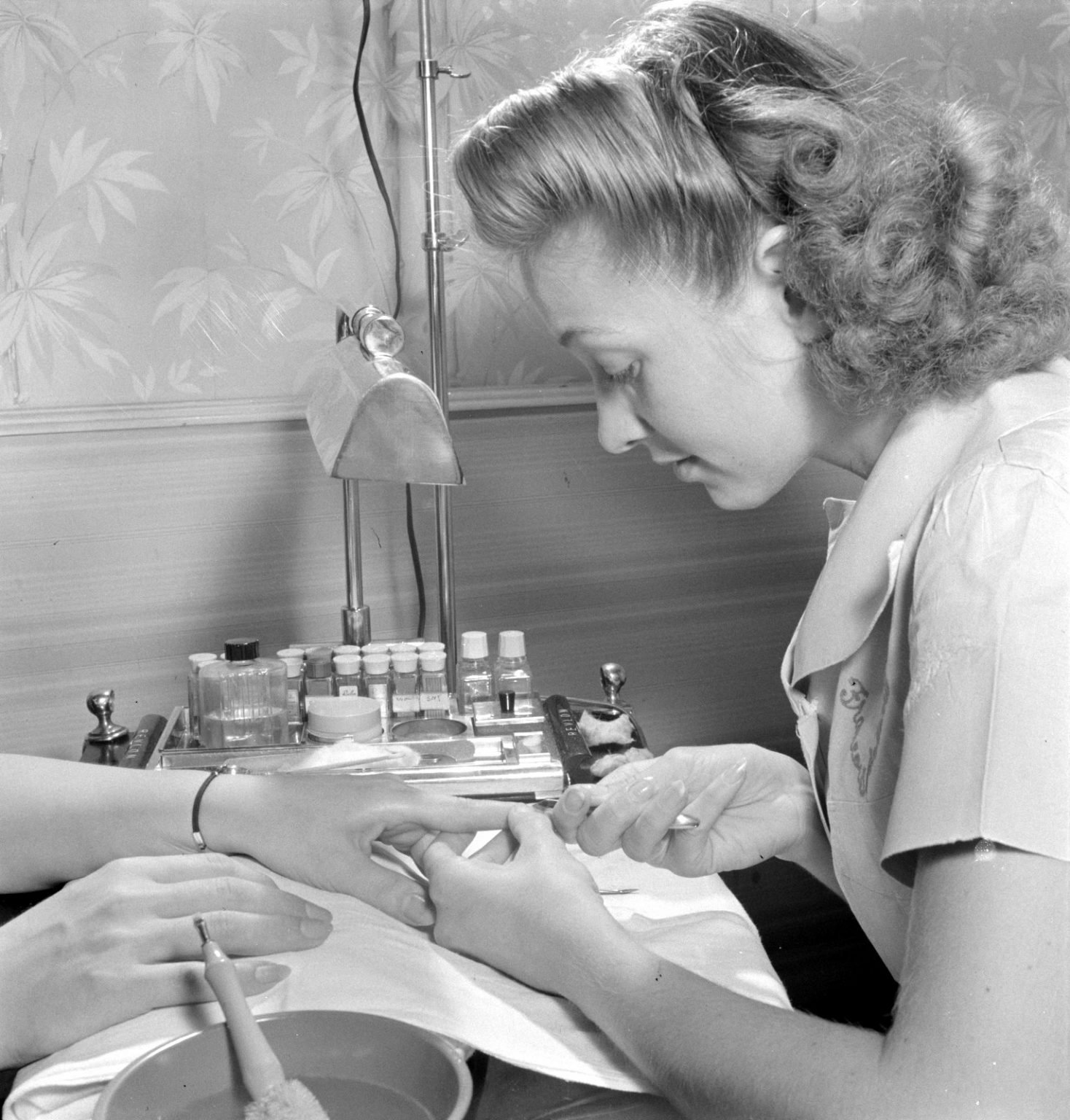 Inside a 1940s beauty salon: Perms, polish and the power of waves ...