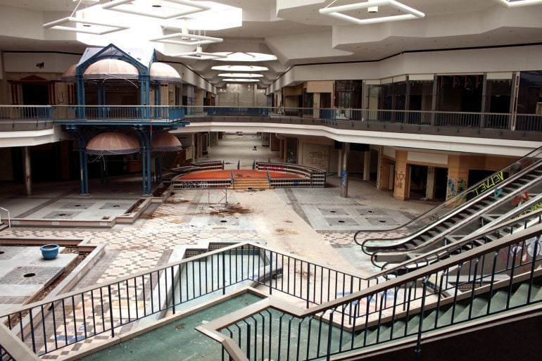 12 abandoned malls & the history of their heartbreaking decline - Click ...