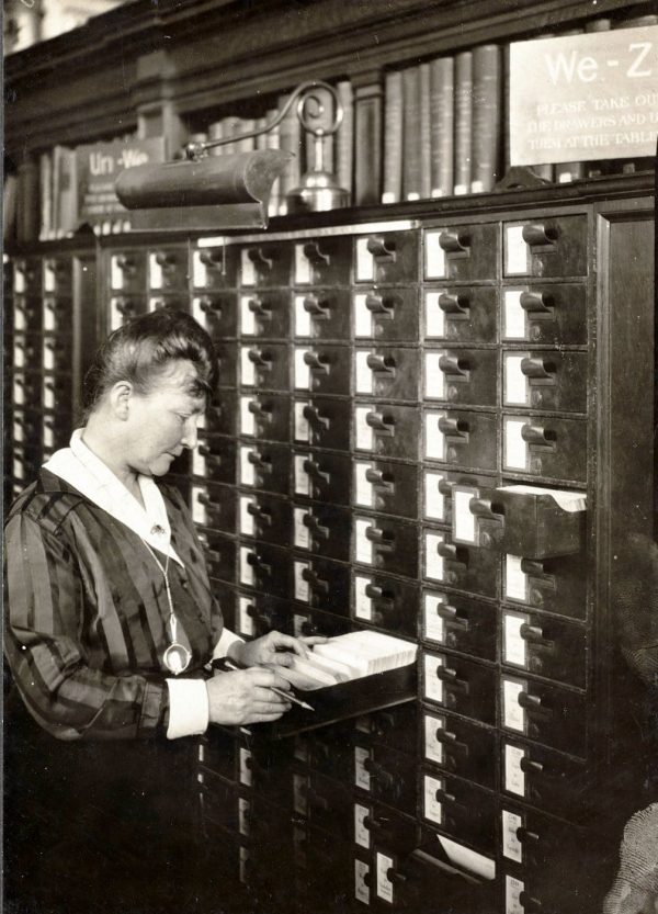 Vintage card catalogs: Still attracting bookworms with their old-school ...