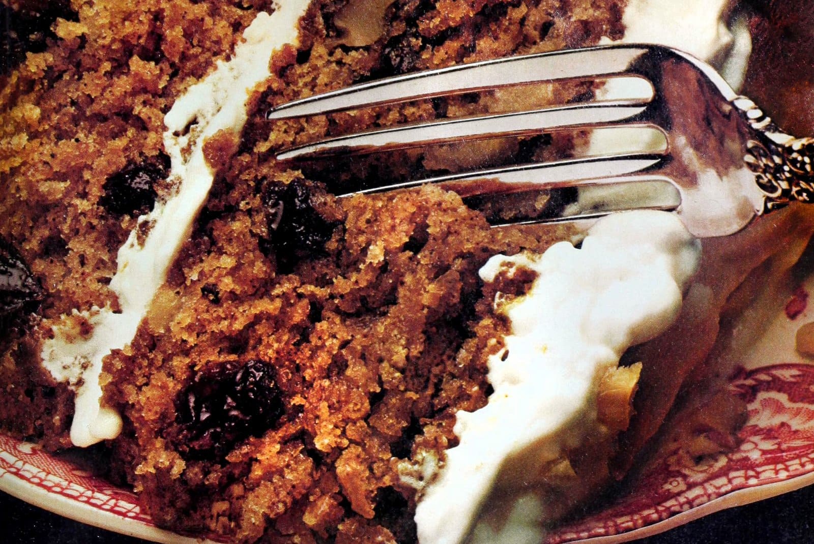 You gotta try this delicious raisin cake recipe from the 80s - Click ...