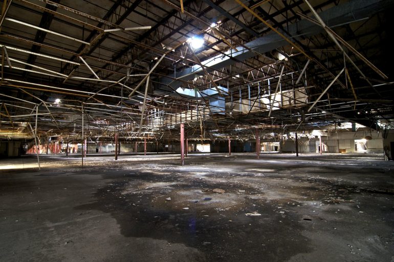 12 abandoned malls & the history of their heartbreaking decline - Click ...