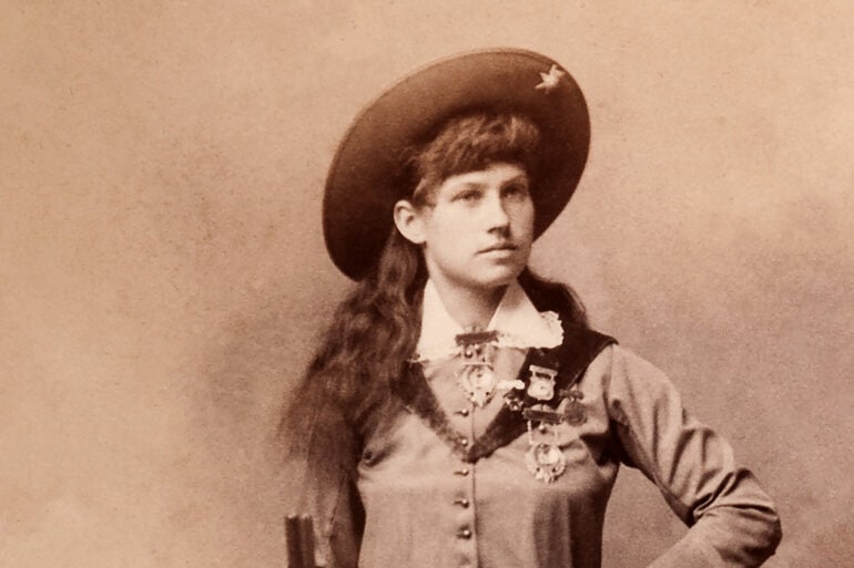 The amazing Annie Oakley, expert shot (1890s) - Click Americana