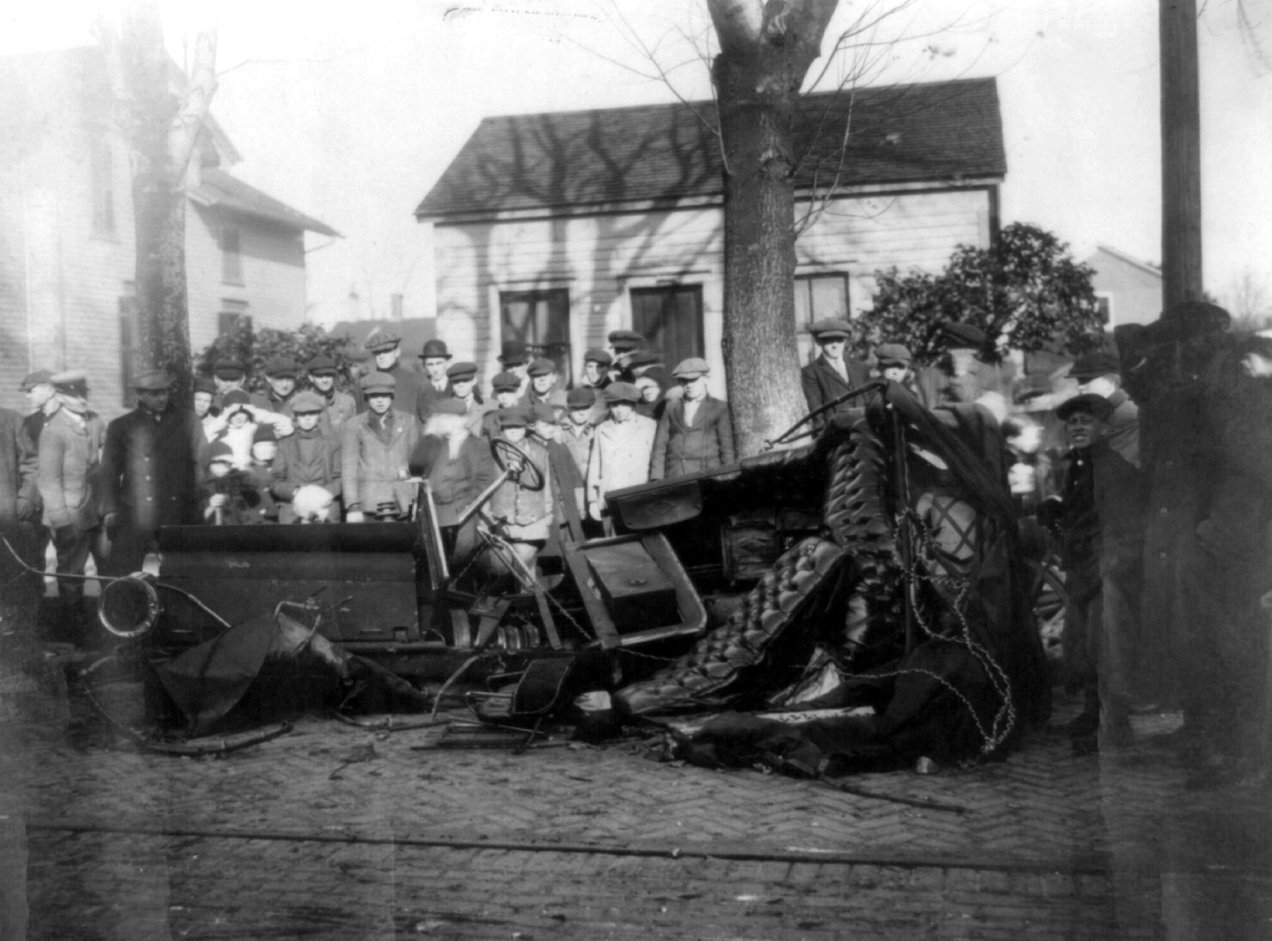 See 35 vintage car wrecks from the days before seat belts & airbags ...