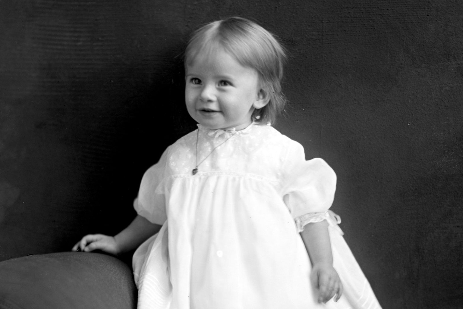 From baby to child: Vintage baby pictures of an adorable little girl ...