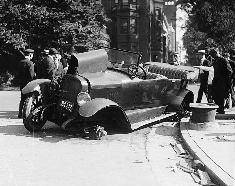 See 35 vintage car wrecks from the days before seat belts & airbags ...