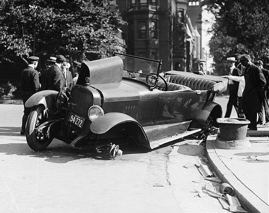 See 35 vintage car wrecks from the days before seat belts & airbags ...