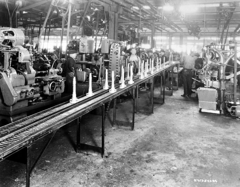 See Ford assembly lines from 100 years ago, mass-producing Model T cars ...