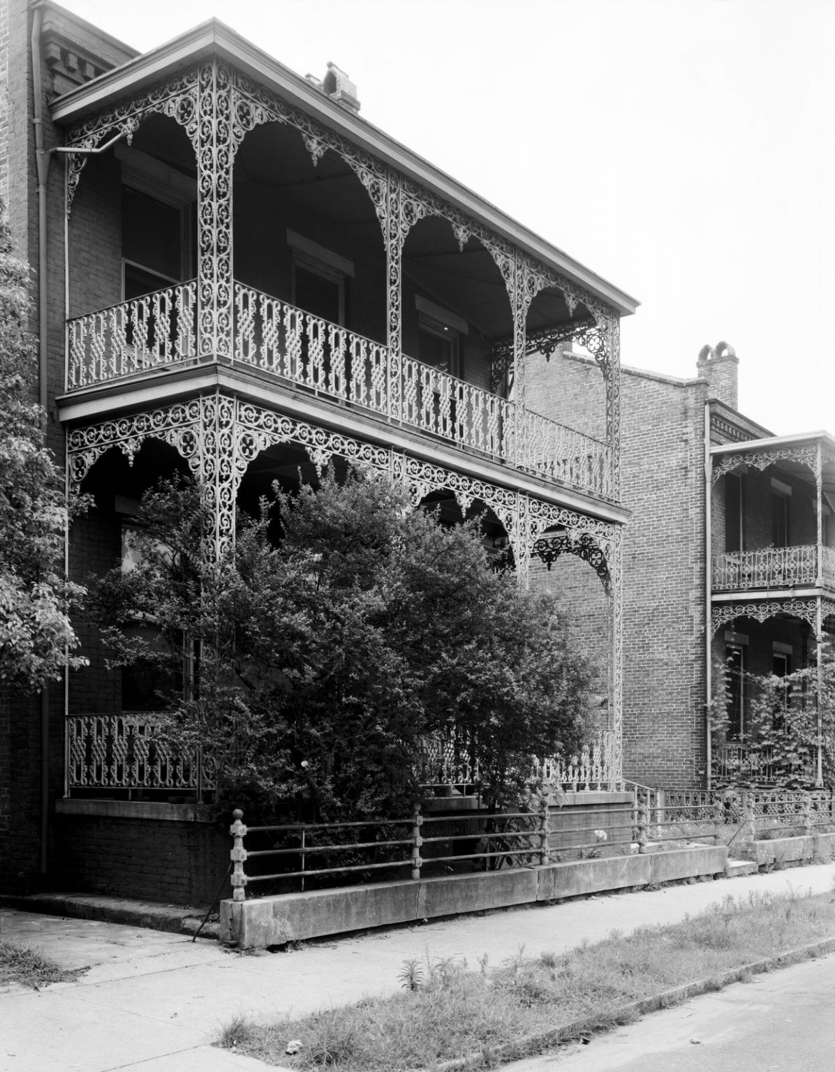 20 old-fashioned decorative iron porches & balconies with some real ...