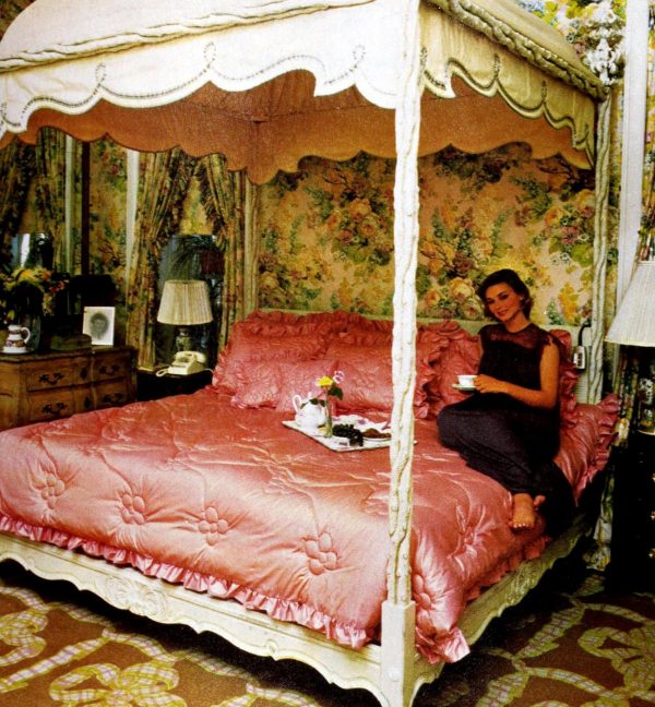 70 beautiful vintage canopy beds from the 1970s - Click Americana