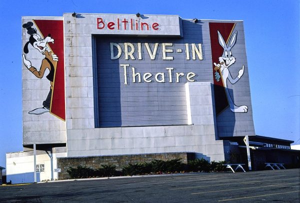 What old drive-in movie theaters were like in the 1950s & 60s - and why ...