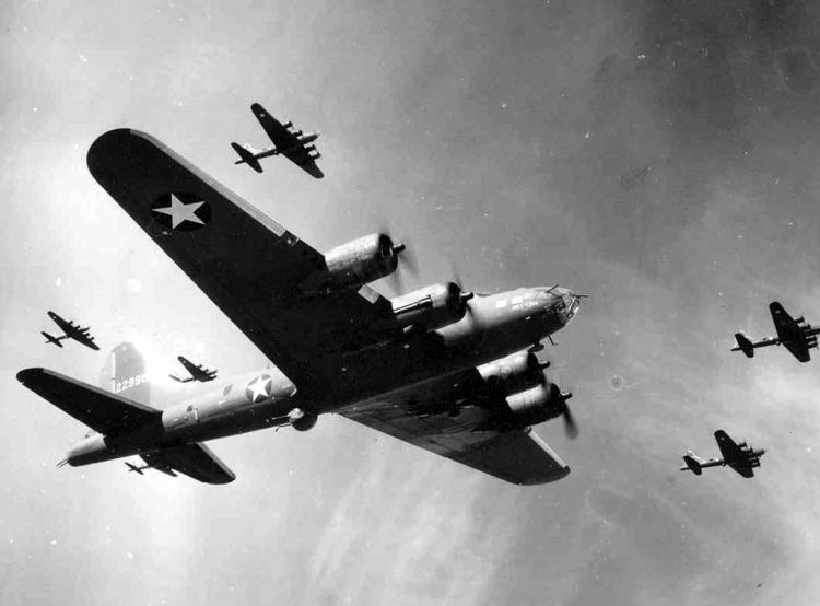 The history of the Boeing B-17 Flying Fortress planes from WWII - Click ...