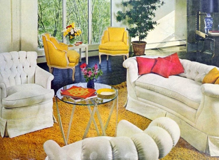 Mid century modern living room decor: Vintage home fashion with bold ...