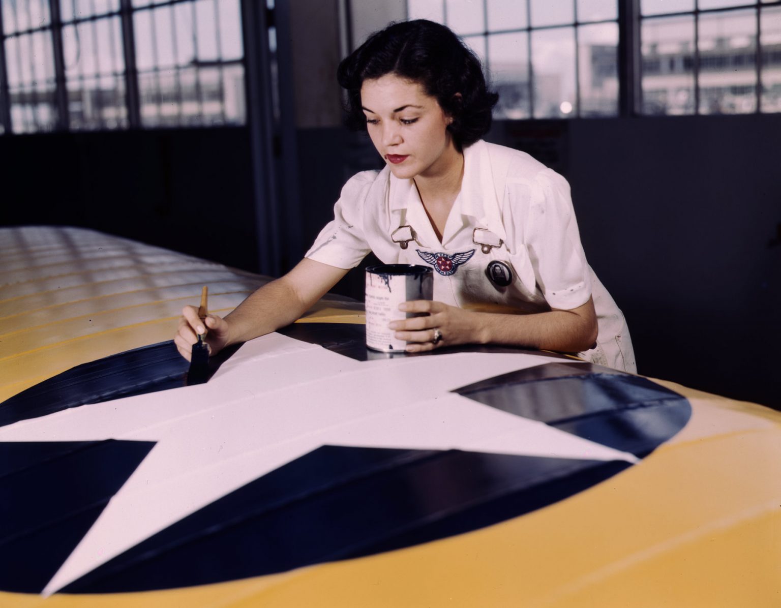 See 50 real-life Rosie the Riveters & other women war workers from WWII ...