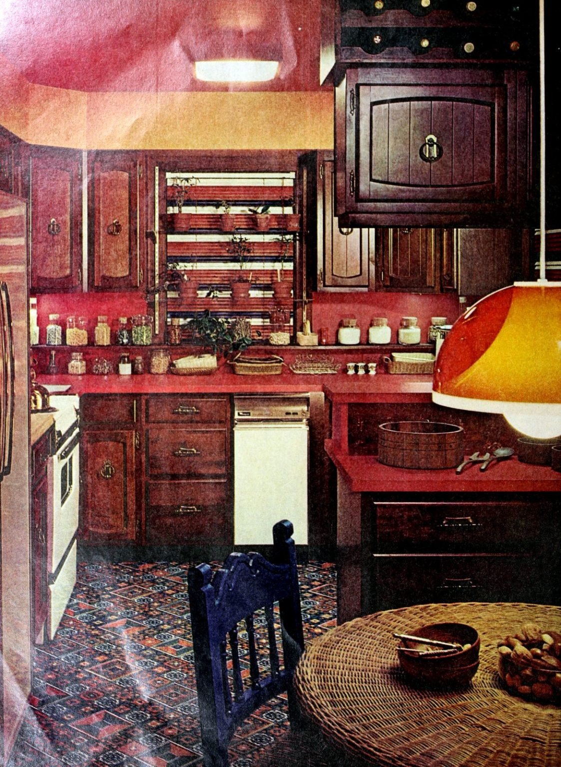 Cool 1970s kitchen decor: How to give your modern kitchen a groovy vibe ...