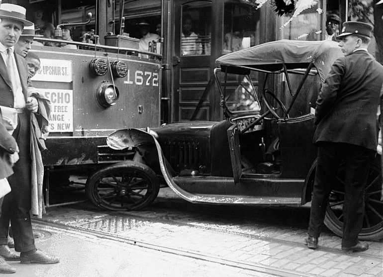 See 35 vintage car wrecks from the days before seat belts & airbags ...