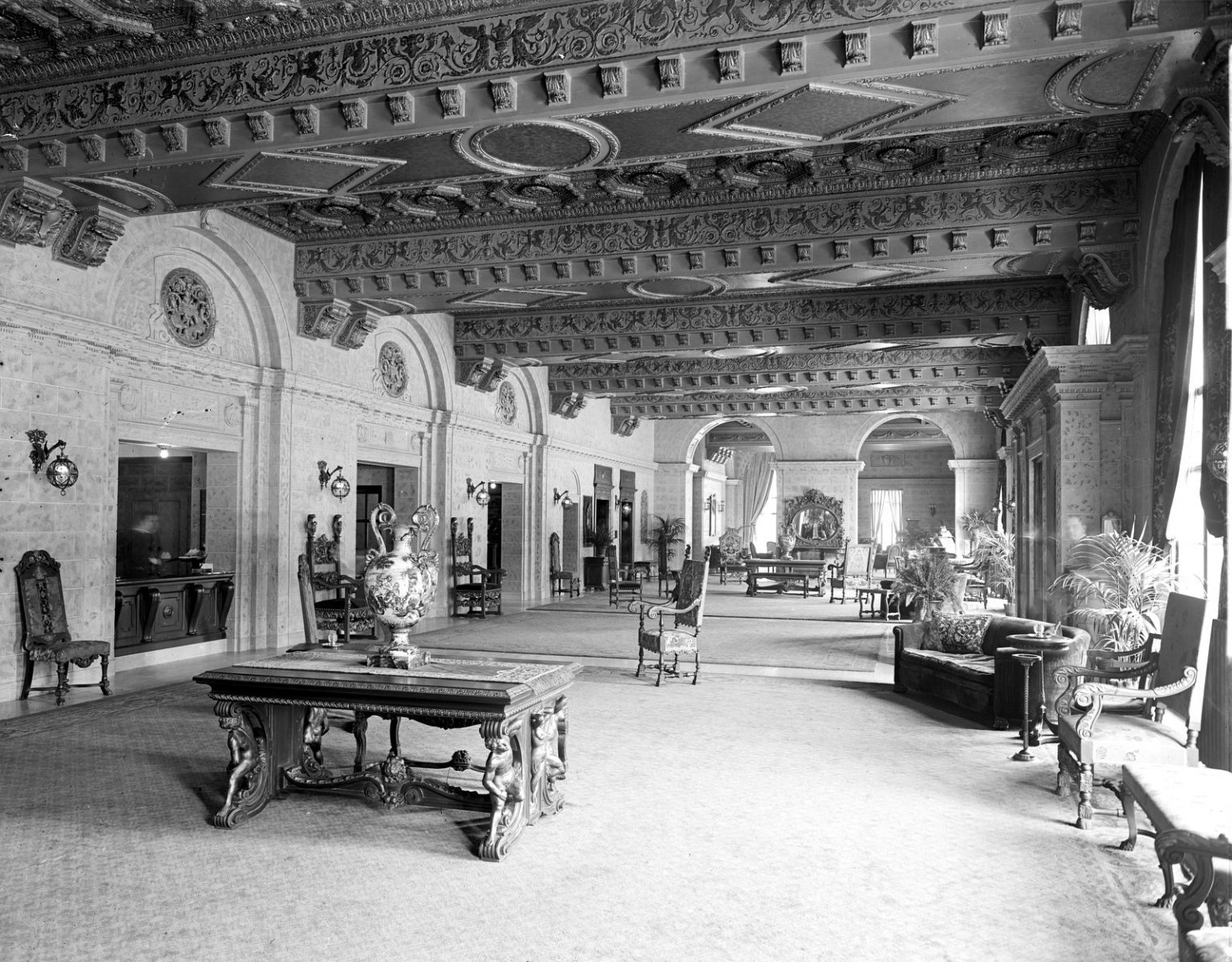 The dazzling lobbies of these 22 historical hotels will take your ...