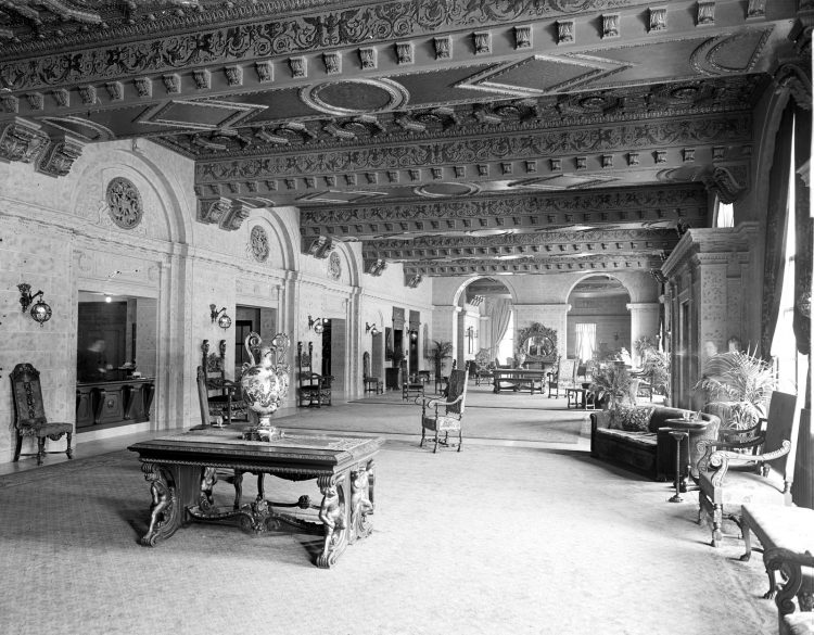 The dazzling lobbies of these 22 historical hotels will take your ...