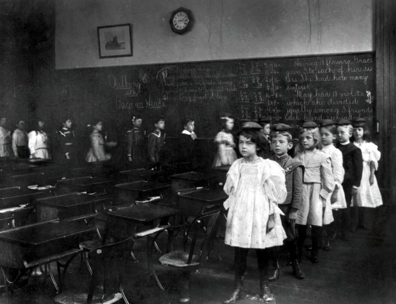 Old school classrooms that show what school was really like in 1899 ...