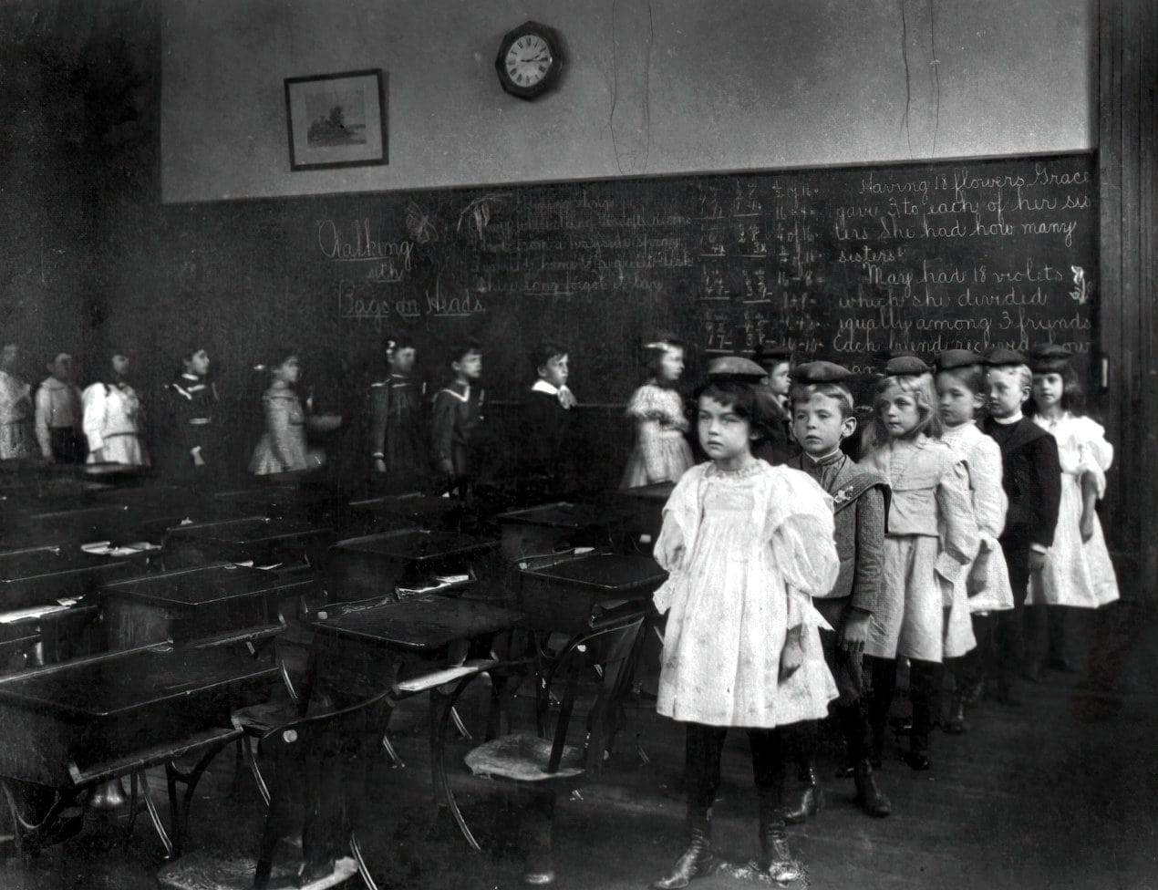 Old school classrooms that show what school was really like in 1899 ...