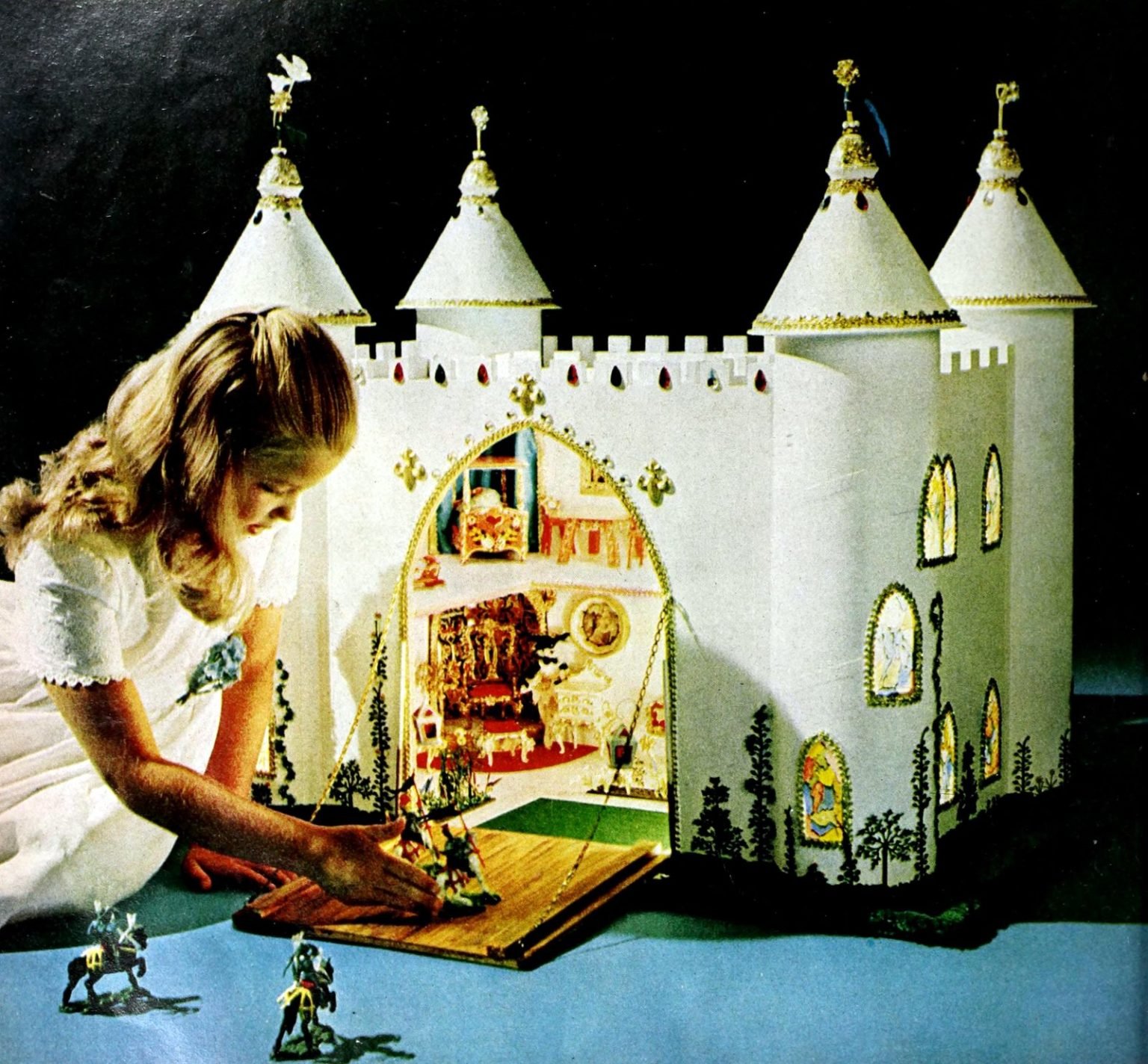 Let these unique 1960s Christmas party decor ideas inspire your modern ...