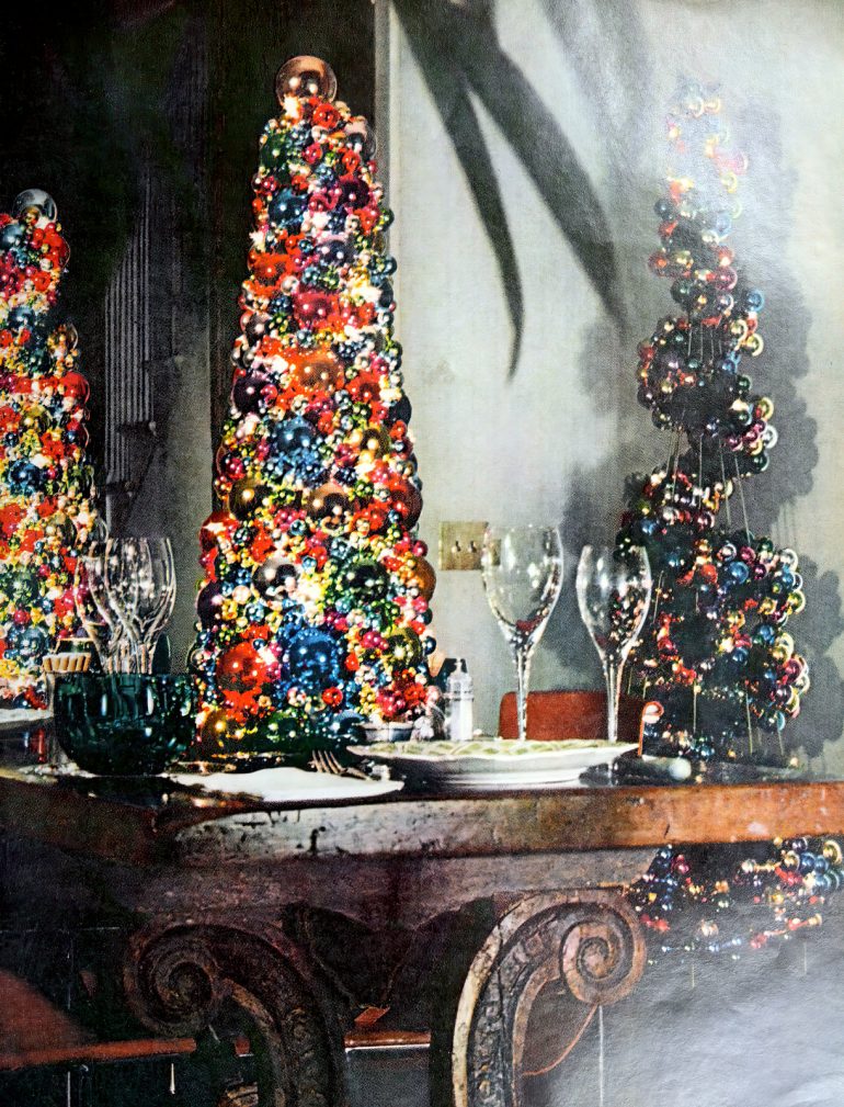 Festive Christmas table settings: Ideas for holiday tables with retro ...