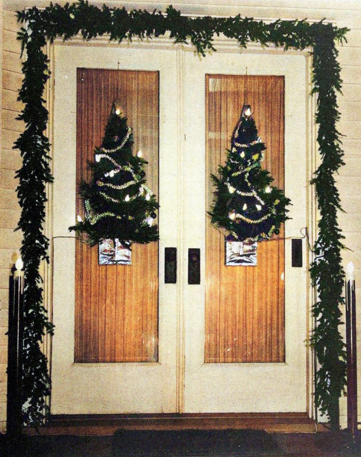 25 ideas for Christmas door decorations from the 1950s: Be inspired by ...