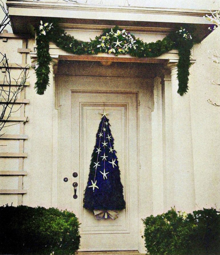 25 ideas for Christmas door decorations from the 1950s: Be inspired by ...
