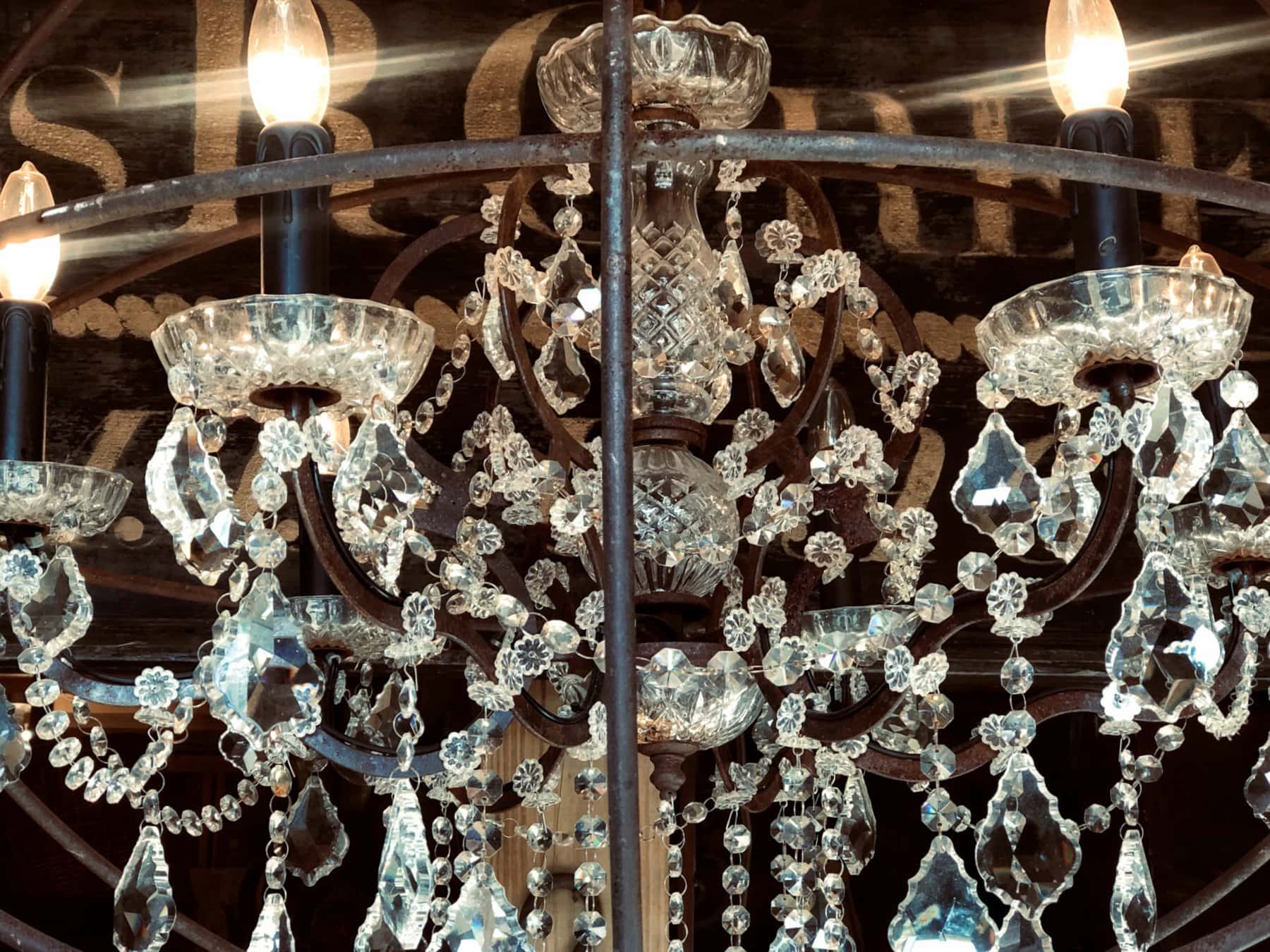 30+ stunning vintage crystal chandeliers: Sparkle this perfect never ...