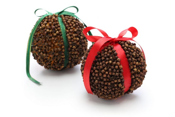 How to make old-fashioned pomander balls with oranges & cloves - Click ...