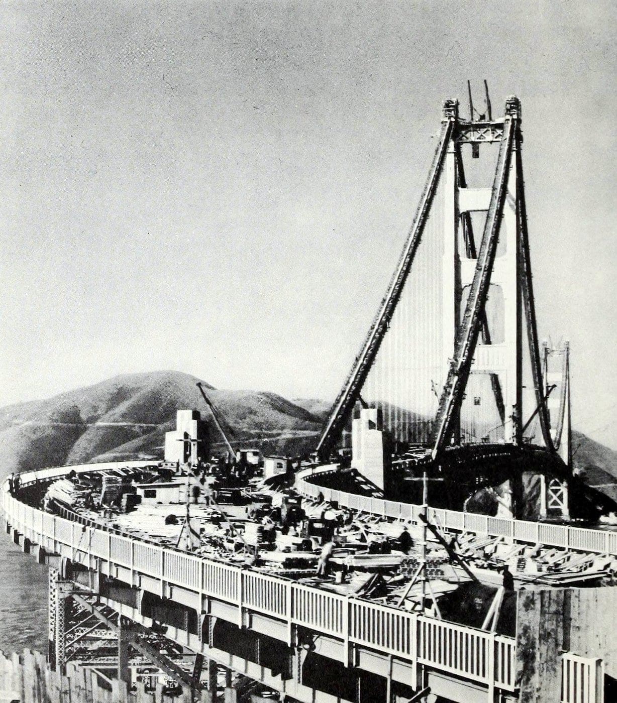 How was the Golden Gate Bridge built? See how daring visionaries made ...