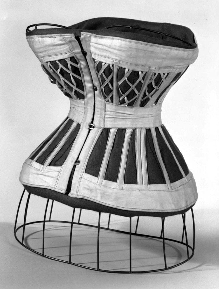 Victorian corsets: What they were like & how women used to wear them ...