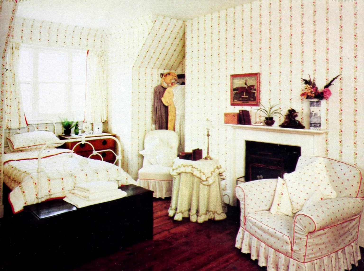 Back in the 80s & 90s, we were obsessed with Laura Ashley home decor ...