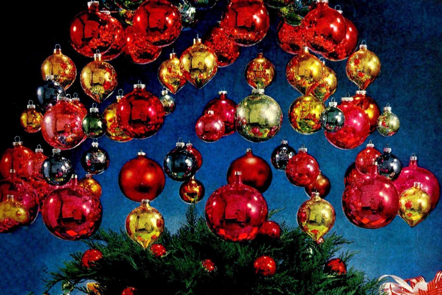 How to make an amazing invisible floating Christmas tree! A retro DIY ...