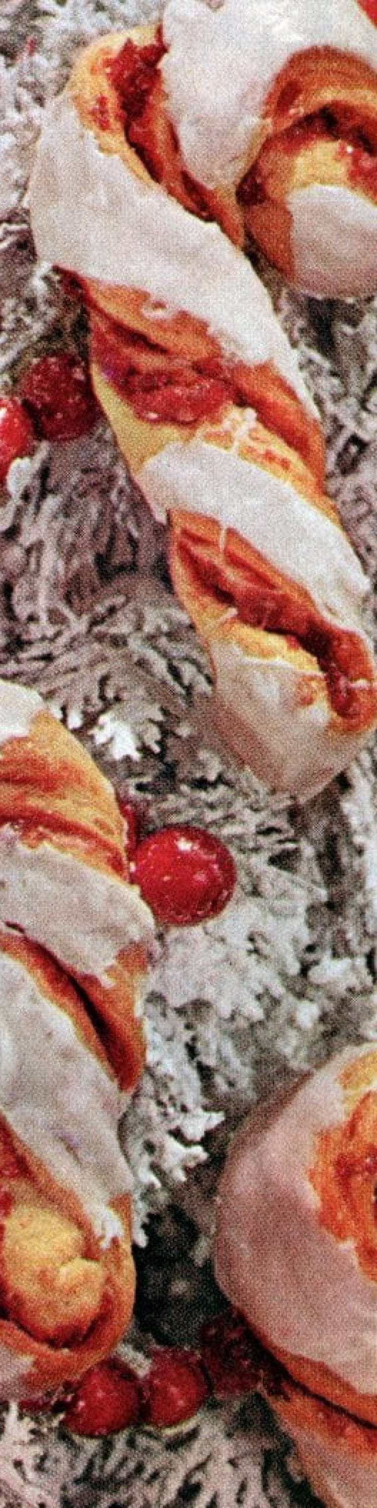 Cranberry Christmas canes & cinnamon apple canes (1963) - Click Americana