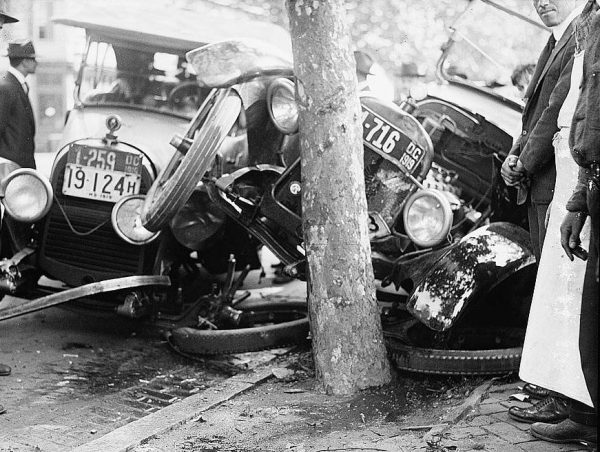See 35 vintage car wrecks from the days before seat belts & airbags ...