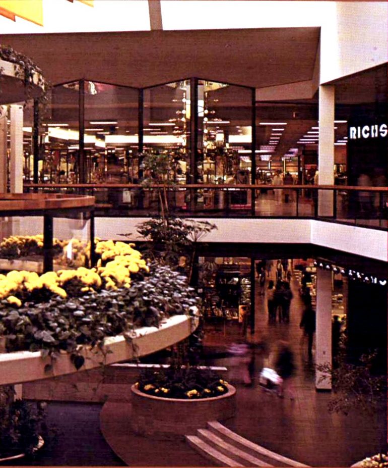 48 vintage malls that were so cool, you'll want to hop in a time ...